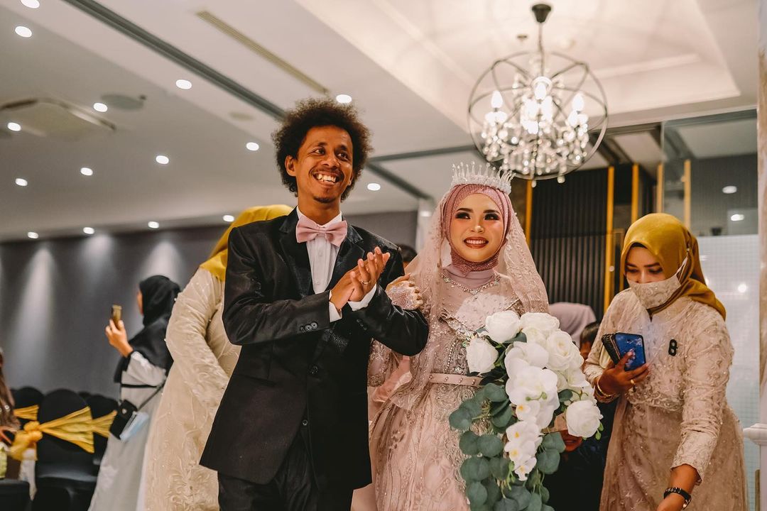 Sosok Komang Ade Widiandari: Istri Raim Laode Yang Jadi Inspirasi Lagu ... Sosok Komang Ade Widiandari: Istri Raim Laode Yang Jadi Inspirasi Lagu ...